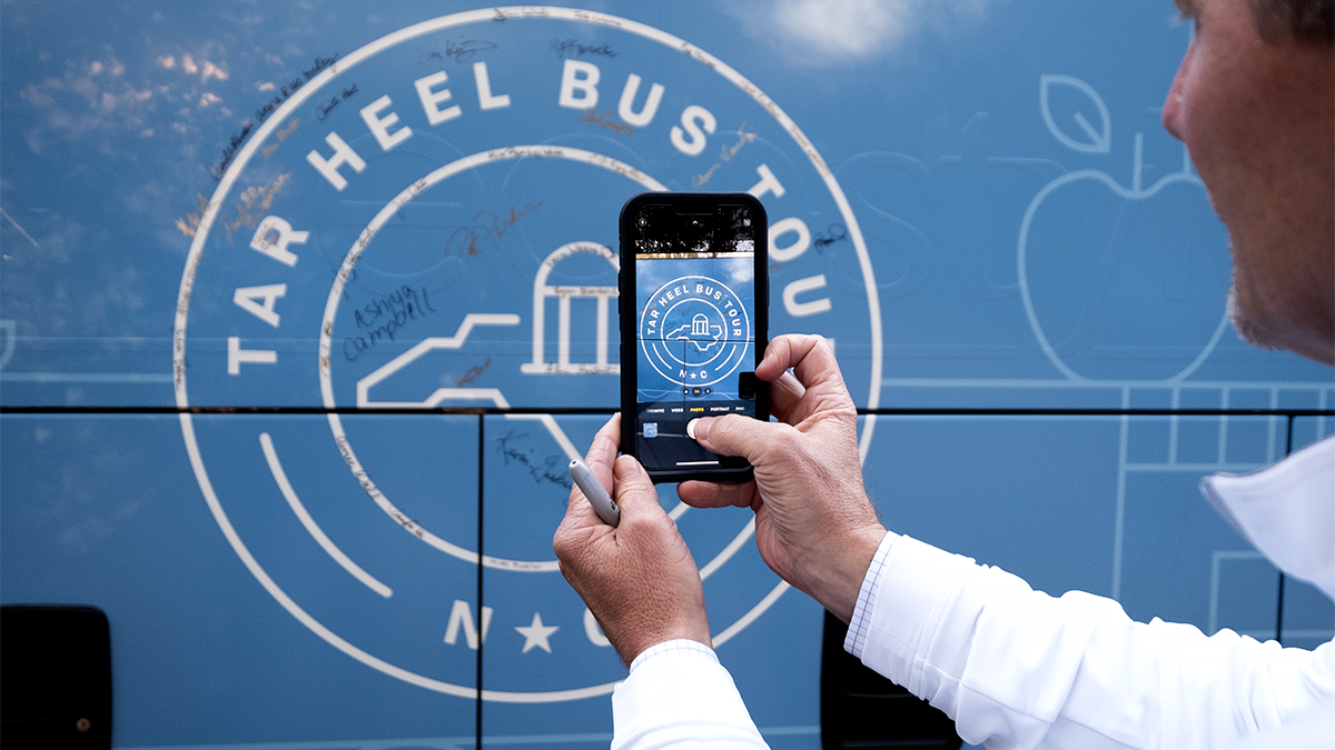 Tar Heel Bus Tour rolls out this week | UNC Family Experience